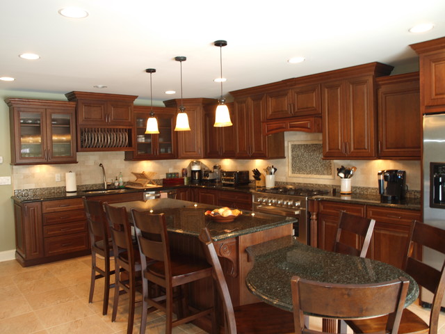 Classic Raised Panel w/ Uba Tuba Granite - Traditional - Kitchen - New ...