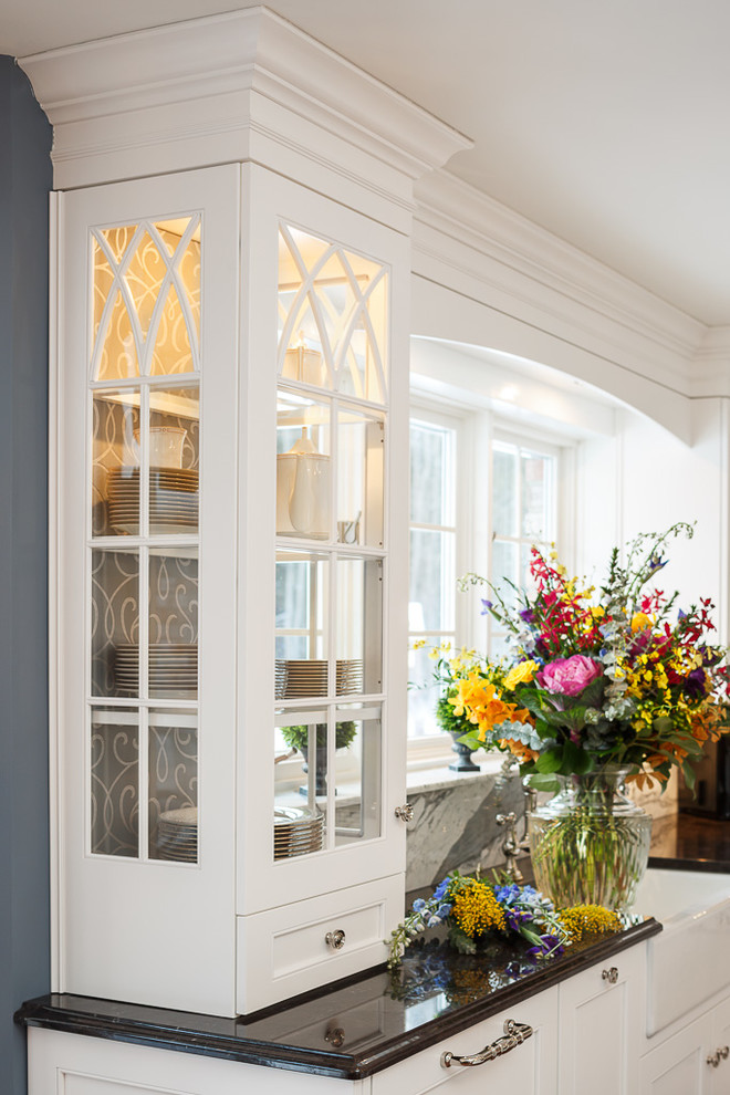 Classic White Kitchen Design By Astro - Ottawa - Traditional - Kitchen ...