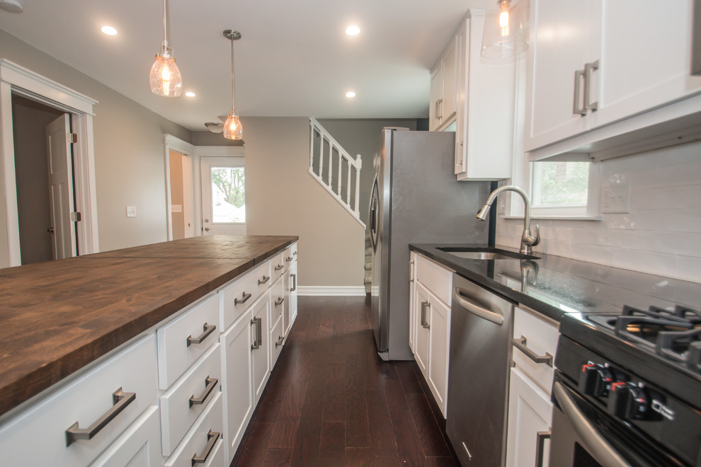 Clement Kitchen - Modern - Kitchen - Milwaukee - by Romens Rehab | Houzz