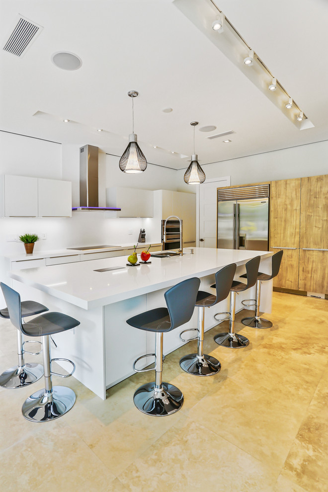 Coconut Grove Kitchen in Engineered Wood and Matte Lacquer ...