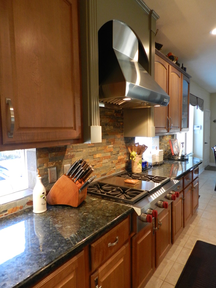 Coles Crossing Kitchen - Traditional - Kitchen - Houston - by Rhonda ...
