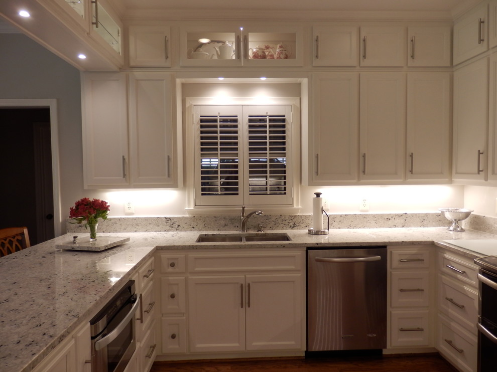 Colonial Cream Granite - Kitchen - Birmingham - by Counter Tops Inc | Houzz