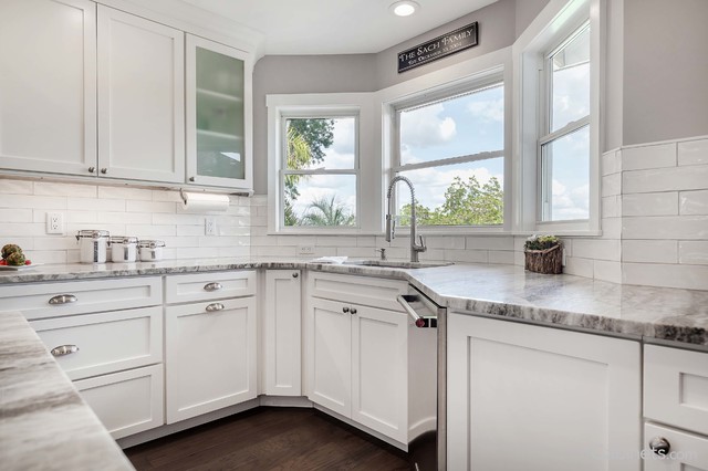 Colonial Maple Bright White Cabinets | Cabinets.com - Modern - Kitchen ...