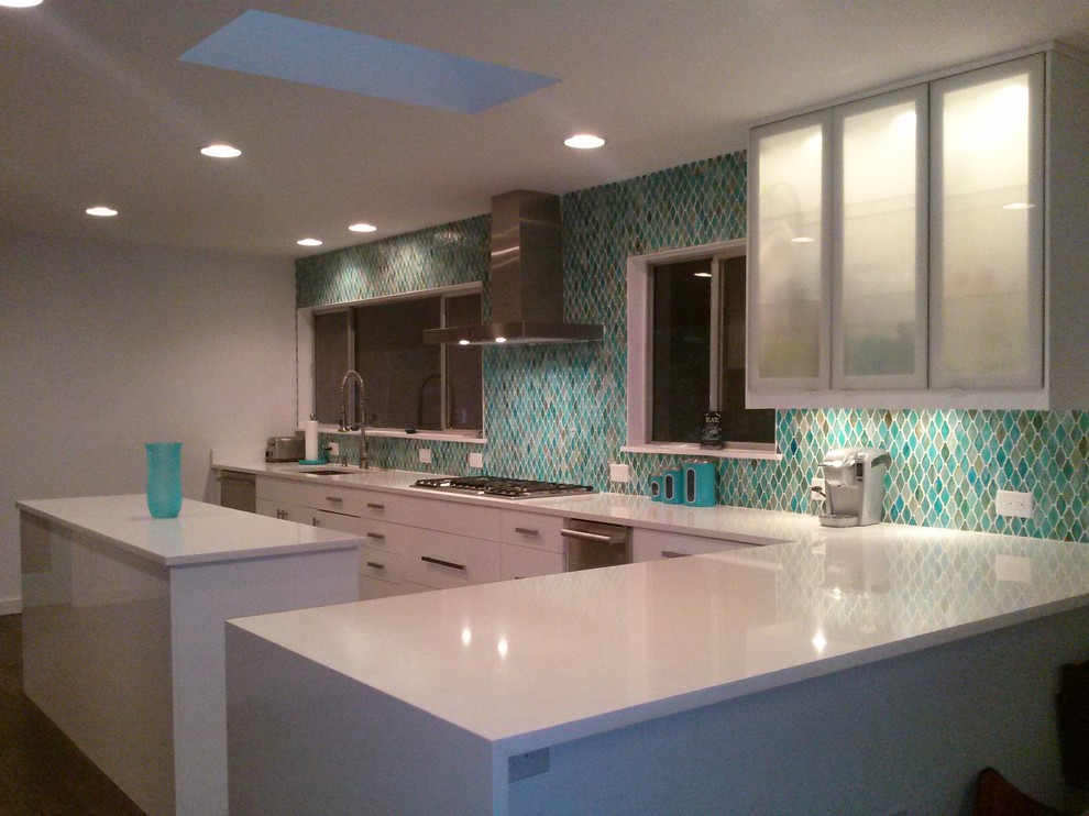 COMPAC Absolut Blanc quartz countertops - Midcentury - Kitchen ...