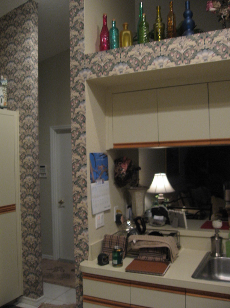 Congested kitchen - Traditional - Kitchen - Tampa - by Custom ...