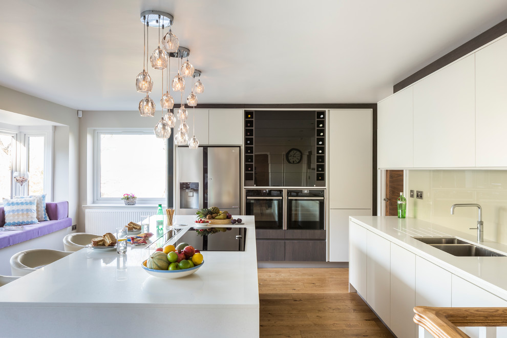 Contemporary Handle-less Kitchen With American Fridge Freezer ...