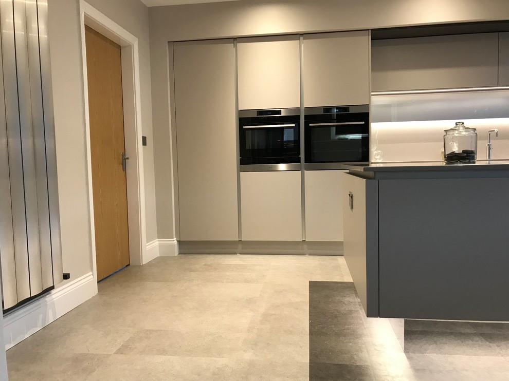 Contemporary Handles Gloss with Mirrored Plinths - Contemporary ...