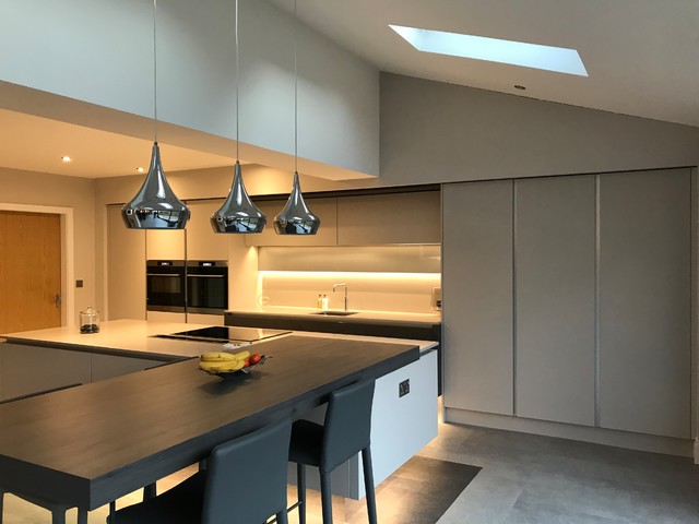 Contemporary Handles Gloss with Mirrored Plinths - Contemporary ...