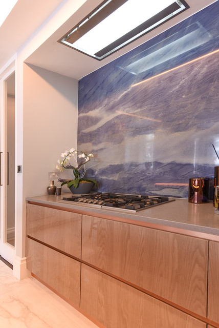 Contemporary Kitchen and Wine Cooler - Kitchen - London - by Extreme ...