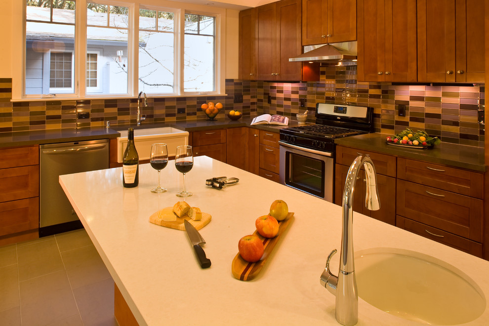 Contemporary Kitchen Design with Rich Wood and Modern Tiles - Classique - Cuisine - San ...