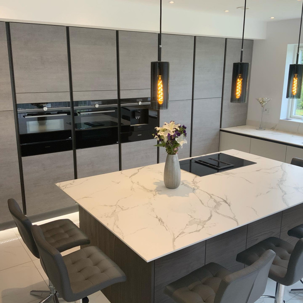 Contemporary kitchen large island and Dekton worktops - Modern - Küche ...