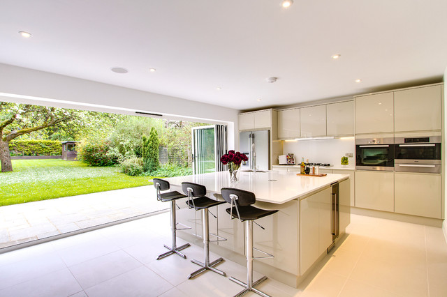 Contemporary open plan kitchen with quartz worktop and large island ...