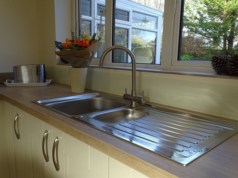 Contemporary Shaker kitchen - Traditional - Kitchen - Hampshire - by ...