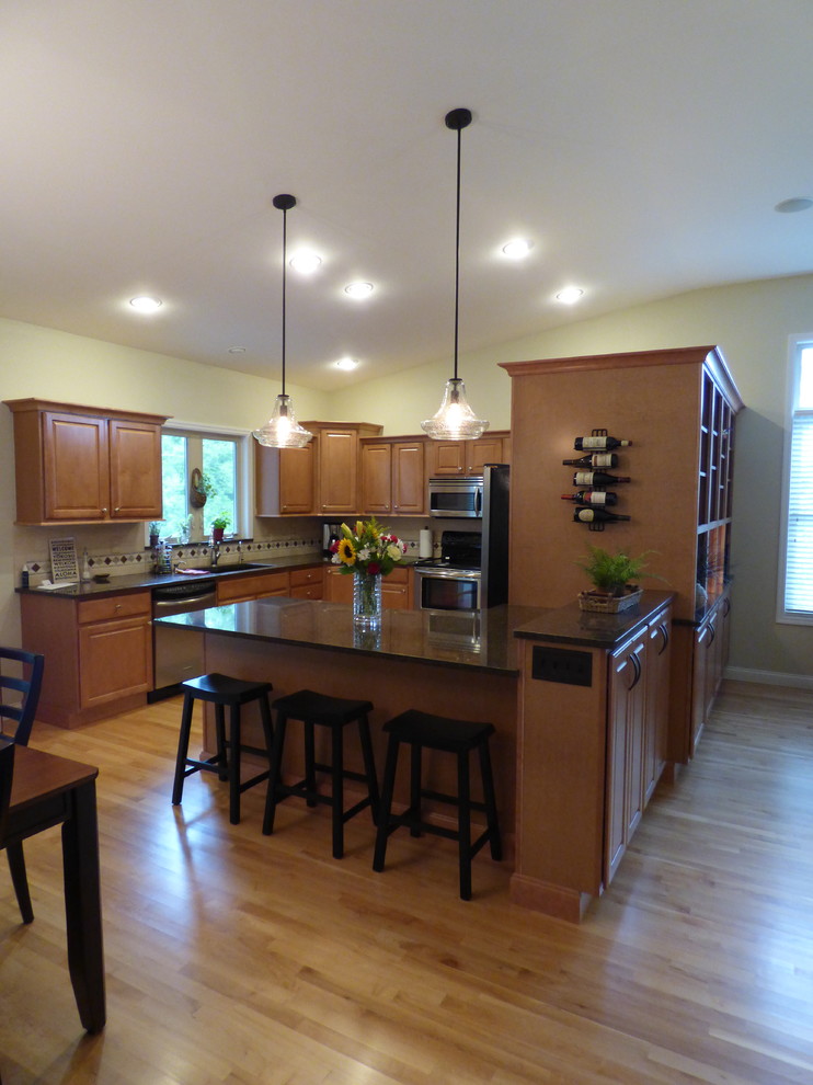 Coralville Townhome Kitchen - Transitional - Kitchen - Cedar Rapids ...