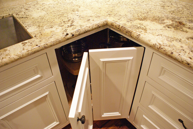 Corner Cabinet with Lazy Susan - Craftsman - Cuisine - Los Angeles ...