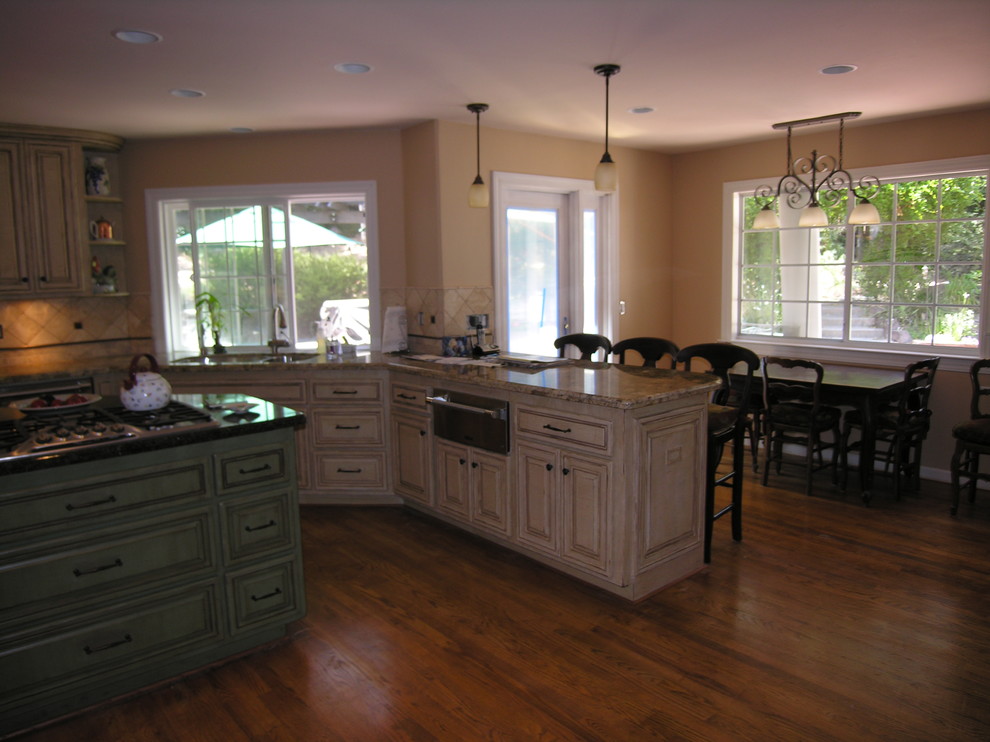 Country Kitchen - Traditional - Kitchen - Sacramento - by Phoenix ...