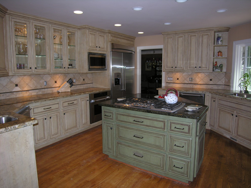 Country Kitchen - Traditional - Kitchen - Sacramento - by Phoenix ...