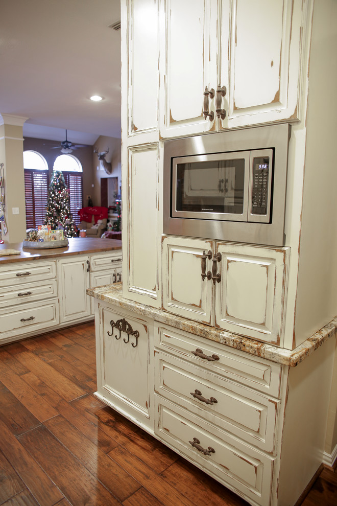 Country Living - Rustic - Kitchen - Houston - by William David Homes ...