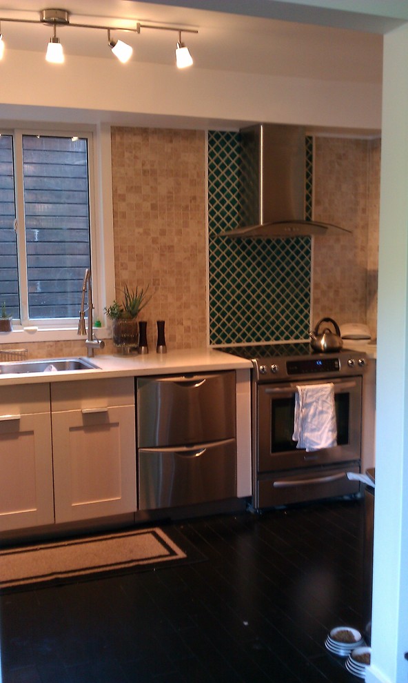 Crackle Glass Tiles Accent Wall - Cuisine - Los Angeles - par My Tile ...