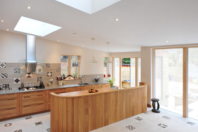 Crafted Oak Kitchen - Midcentury - Kitchen - London - by Dickinson ...