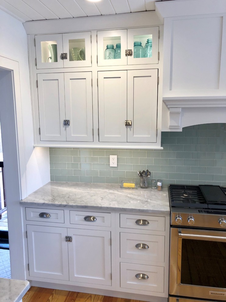 Craftsman Style White Dura Supreme Inset Doors Arabe Scato Vento Marble ...