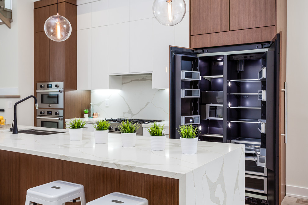 Crewe Avenue - Modern - Kitchen - Toronto - by Metro Kitchens | Houzz