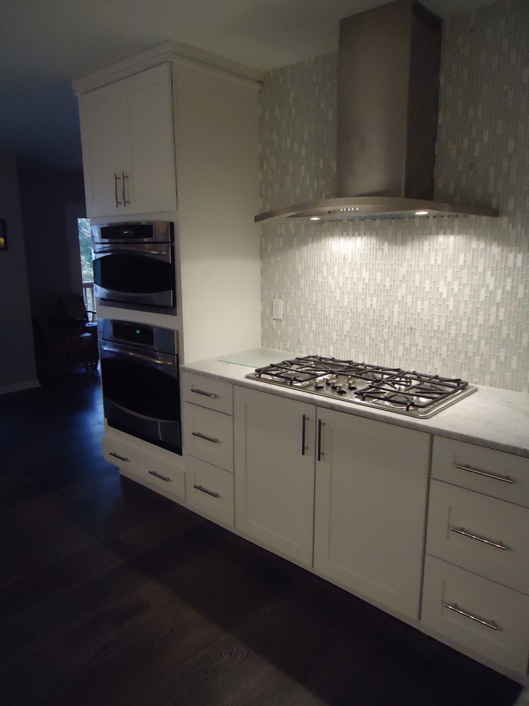 Crisp White Kitchen - Moderno - Cocina - Orange County - de SKD STUDIOS ...
