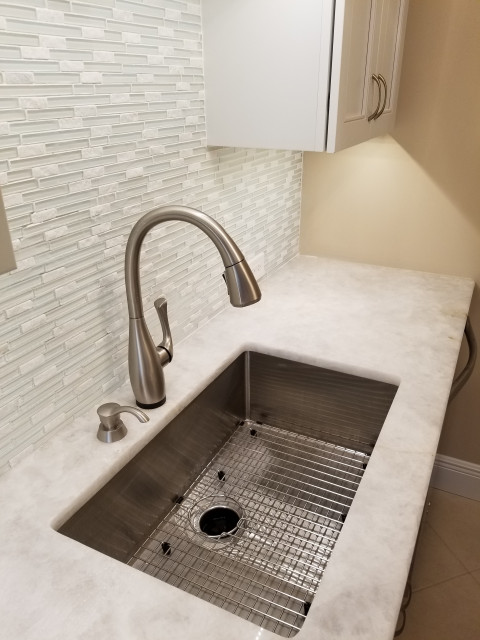 cristallo Quartzite with glass backsplash tile - Beach Style - Kitchen ...