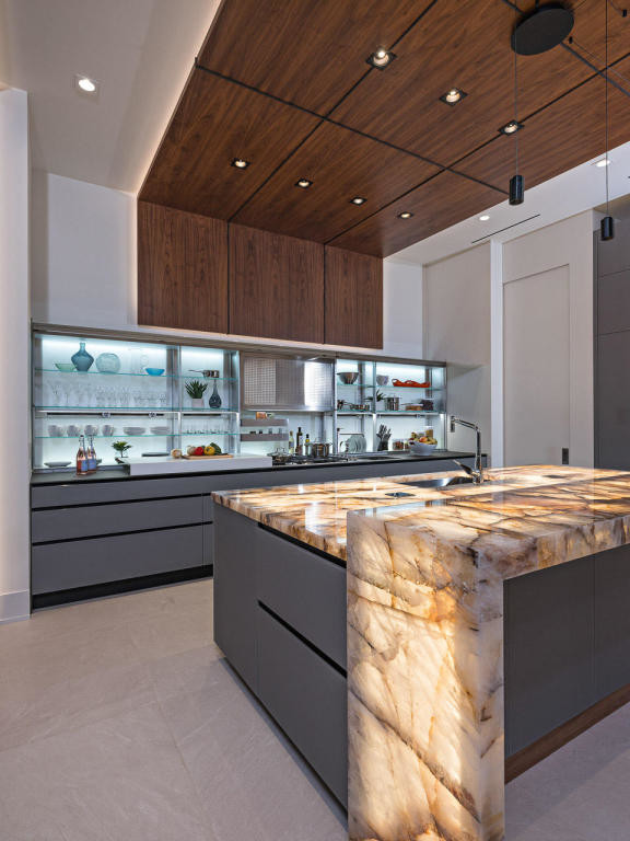 Cristallo Quarztite Backlit Countertop - Contemporary - Kitchen - Miami ...