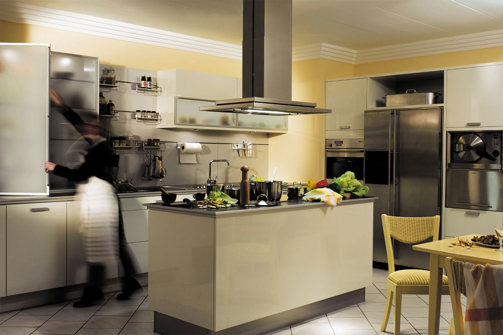 Crown Molding - Modern - Kitchen - Miami - by Inviting Home Inc | Houzz