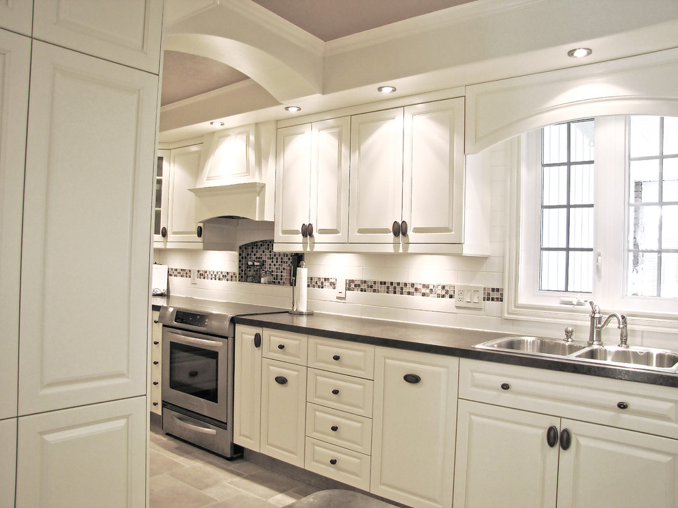 Cuisine chic et transitionnelle - Traditional - Kitchen - Montreal - by ...