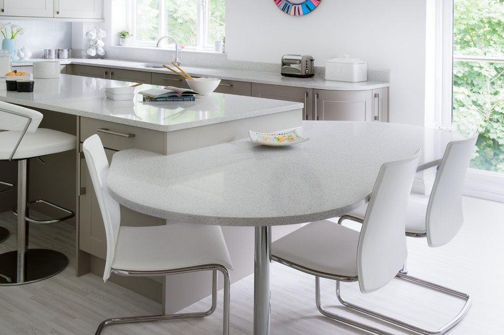 Curved shaker style kitchen with Island and seating area - Contemporary ...