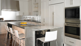 Custom casted glass breakfast bar, white palette kitchen - Contemporary ...