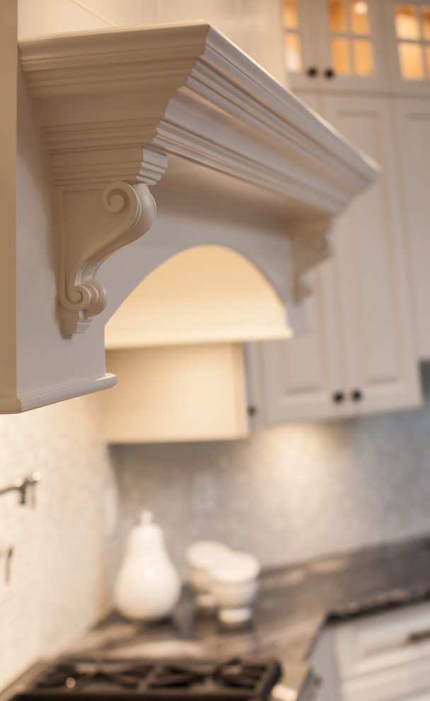 Custom Hood Fan with Hand Carved Corbels - Traditional - Kitchen ...