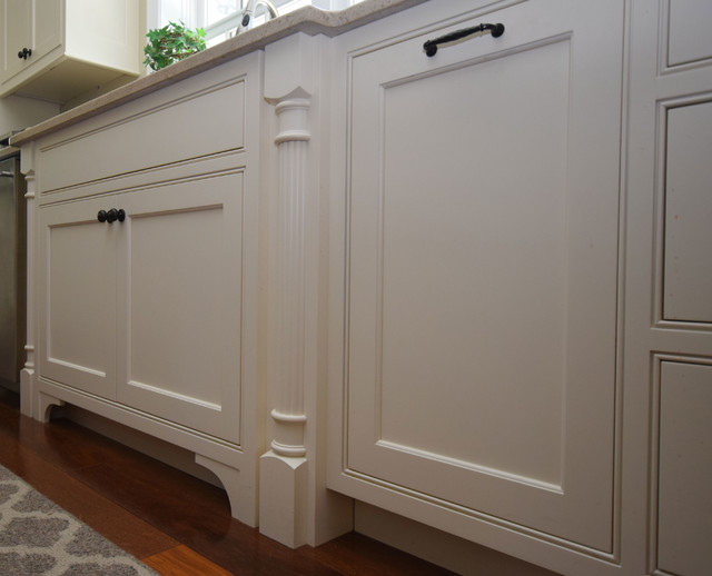 Custom kitchen with gourmet pass through to dining room - Classique ...