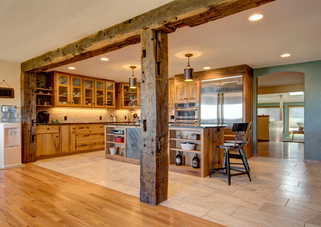 Custom kitchen with post and beams - Montagne - Cuisine - Denver - par ...