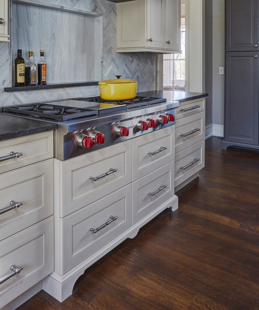 Custom Range Cabinet with Niche Above - Traditional - Kitchen - Chicago ...