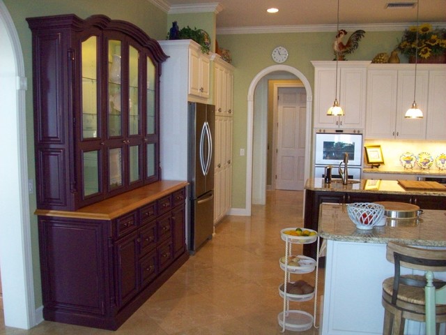 Custom White Painted Kitchen - Classique Chic - Cuisine - Tampa - par ...