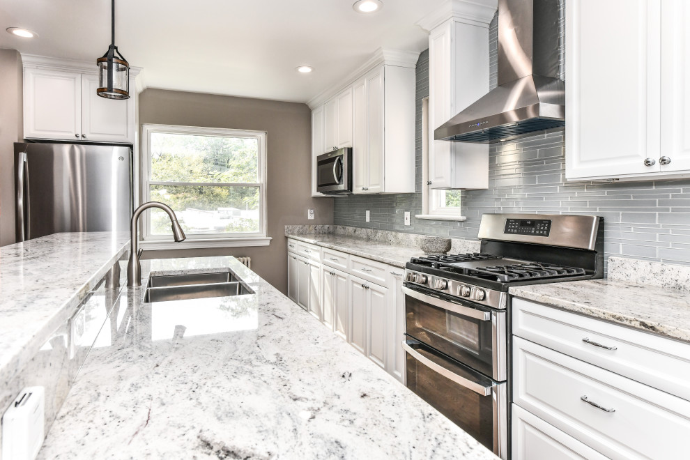 D.C. Kitchen w/ Island Riser - Modern - Kitchen - DC Metro - by Ready 2 ...