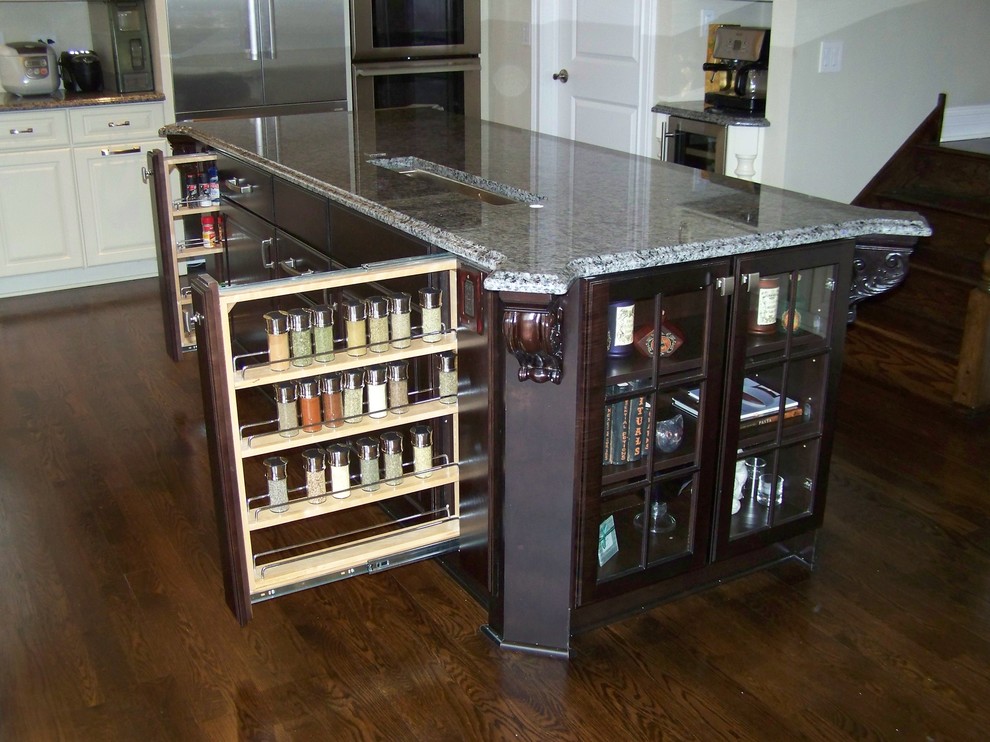 Dado - Traditional - Kitchen - Chicago - by JandB Kitchen Designs | Houzz