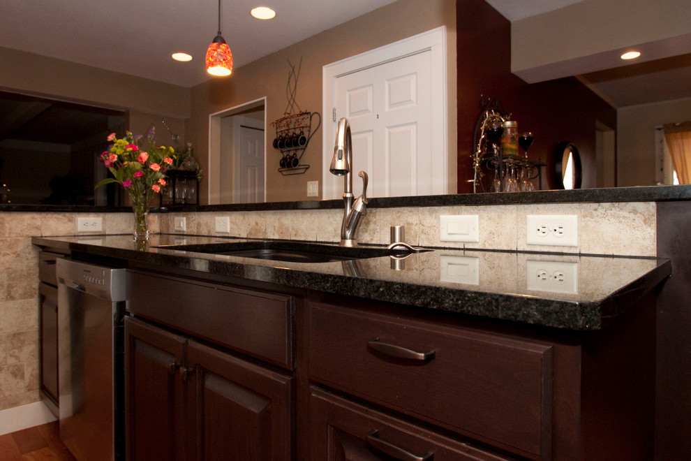 Dani Kitchen - Traditional - Kitchen - Milwaukee - by Architectural ...