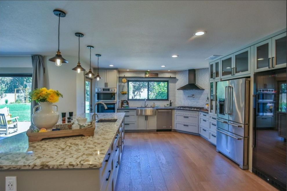 Davis - Kitchen - Sacramento - by HOUSEIDEA | Houzz