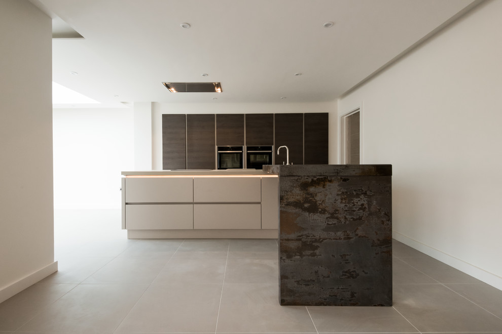 Dekton Trillium breakfast bar, dark oak and satin grey handleless ...