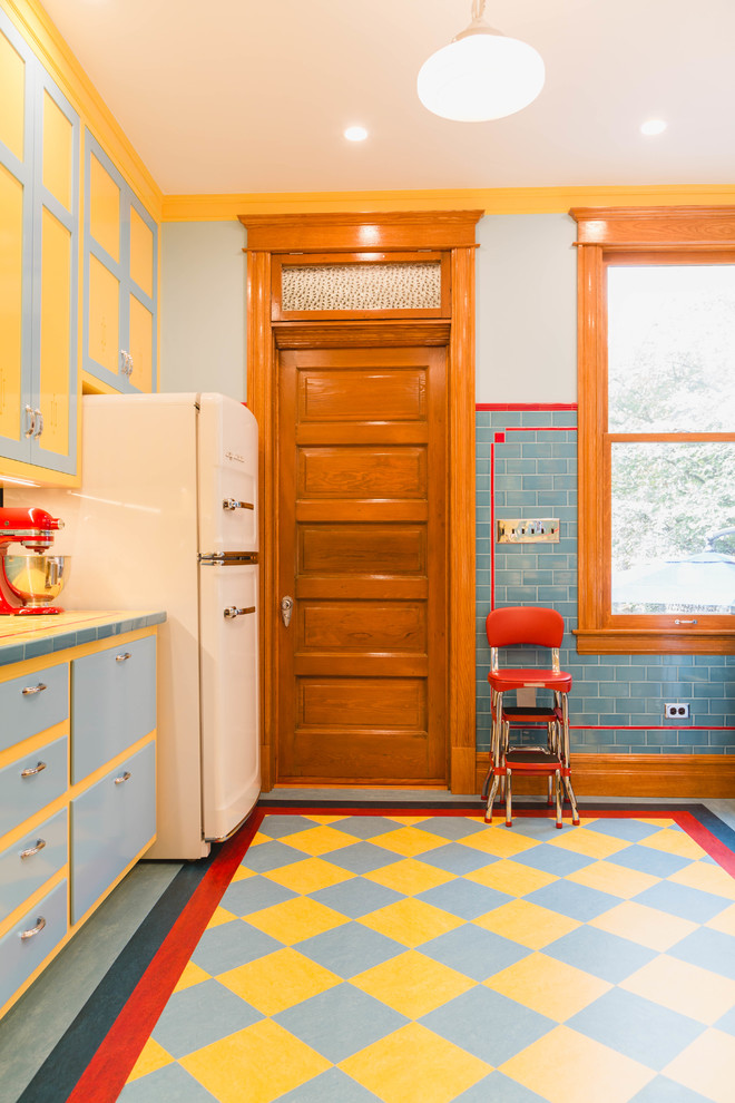 Depression-Era Art Deco Style Inspires a Chicago Kitchen - Midcentury ...