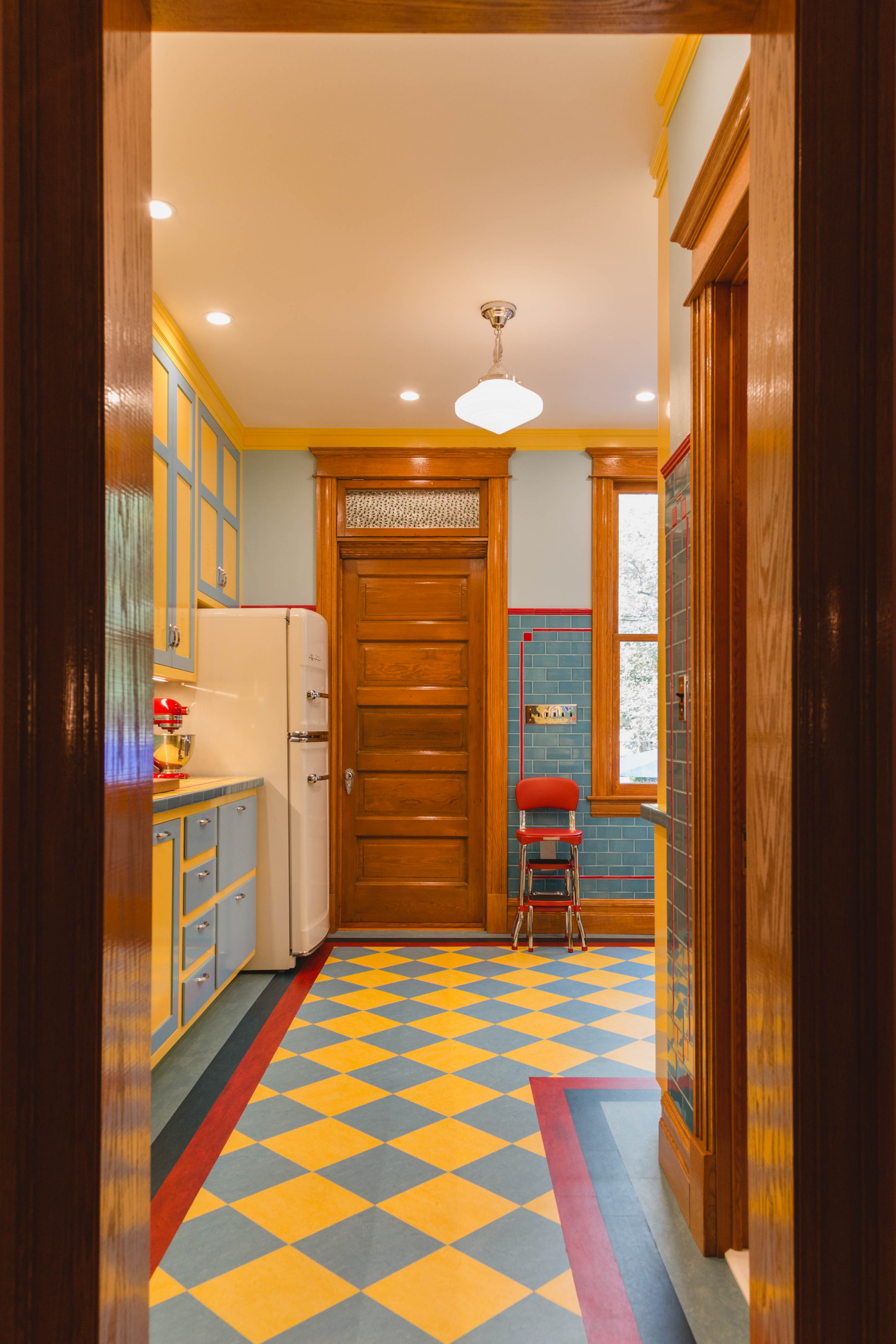 Depression-Era Art Deco Style Inspires a Chicago Kitchen