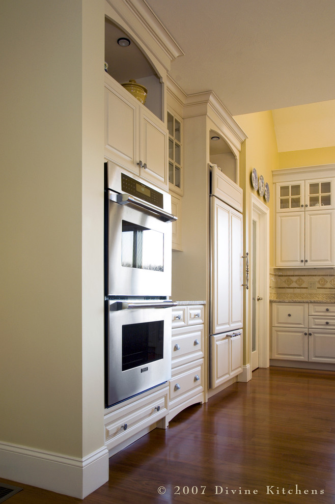Divine Kitchens LLC - Traditional - Kitchen - Boston - by Divine Design ...
