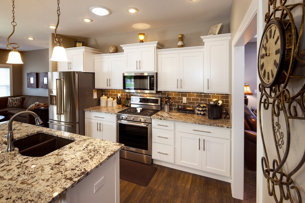 Door style: Pendleton 275 | Species: Paint grade | Finish: White ...