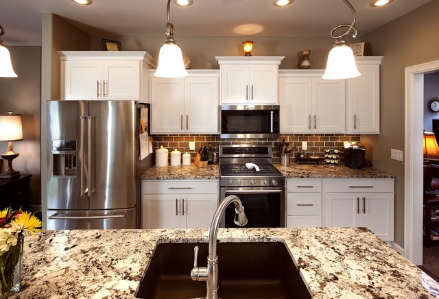 Door style: Pendleton 275 | Species: Paint grade | Finish: White ...