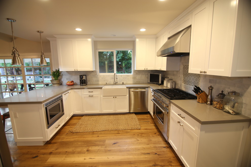 Drop down and recessed lighting - Farmhouse - Kitchen - Los Angeles ...