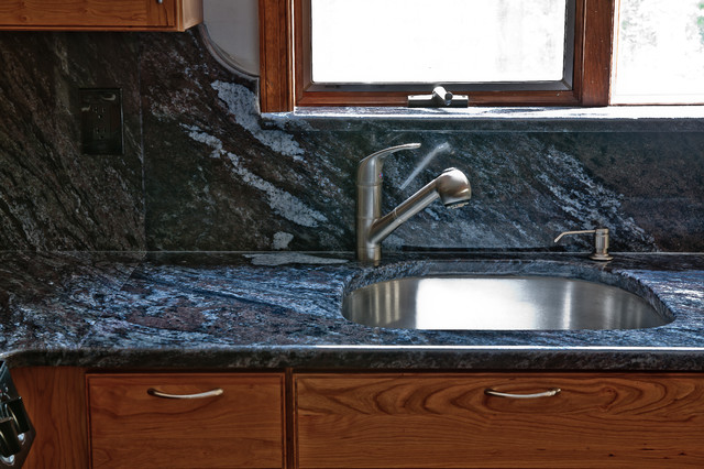 Dynamic Blue Granite Kitchen - Classique - Cuisine - Washington, D.C ...